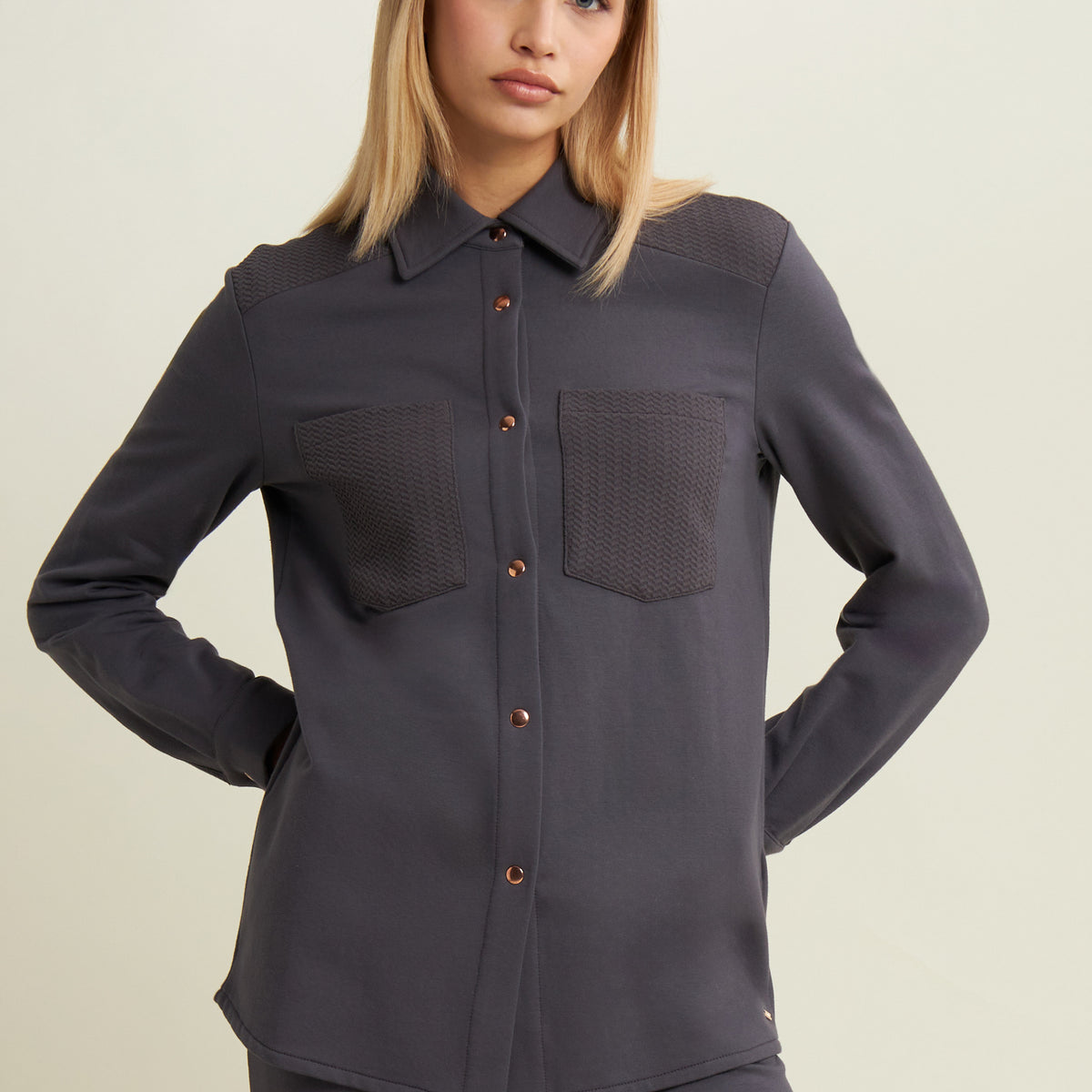 Camicia donna in felpa con bottoni dorati